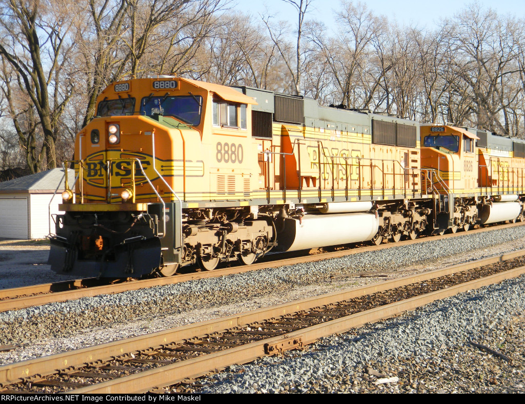 BNSF 8880